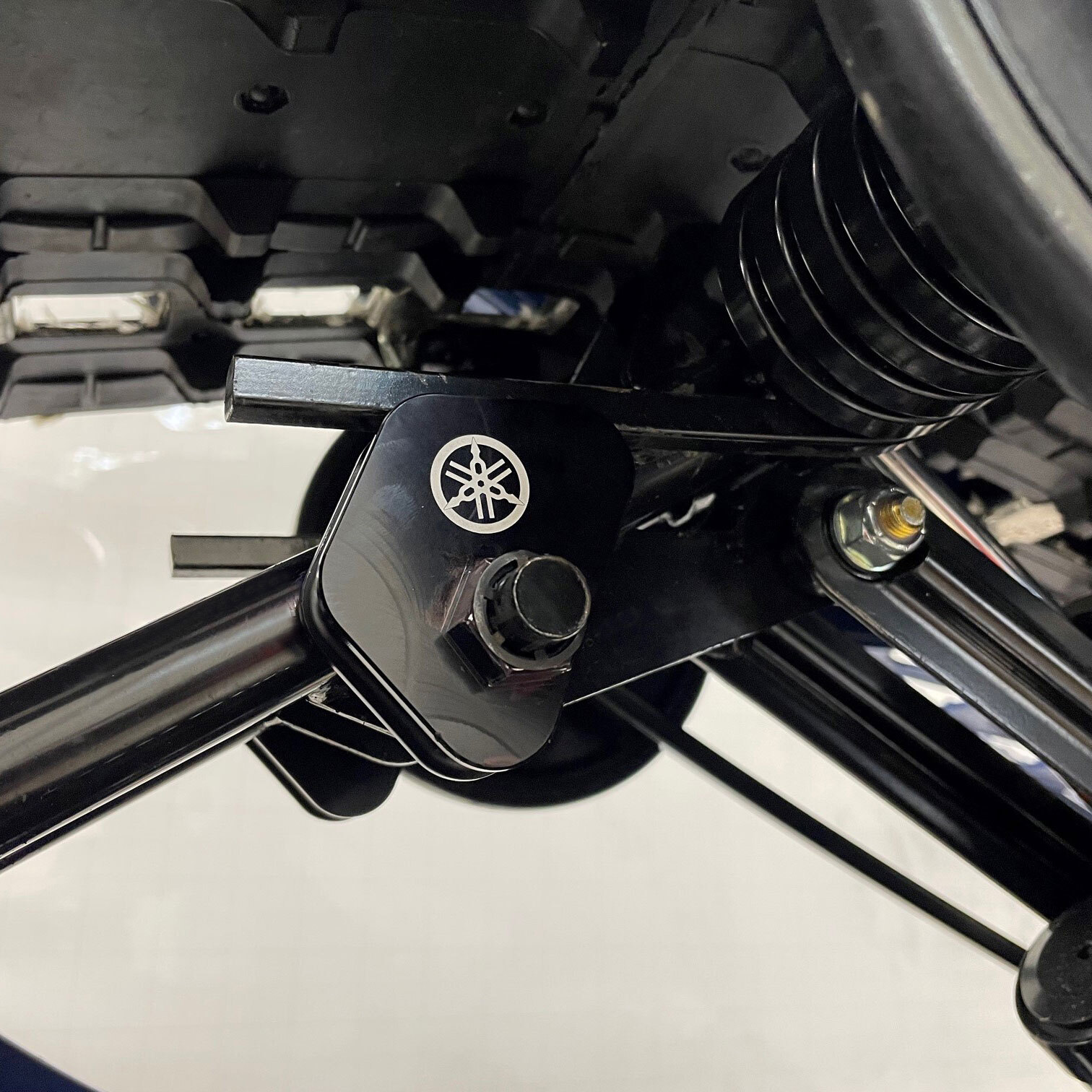 Billet Suspension Adjustment Blocks | SMA-8JP39-BL-10 | Kelly's Cycle ...