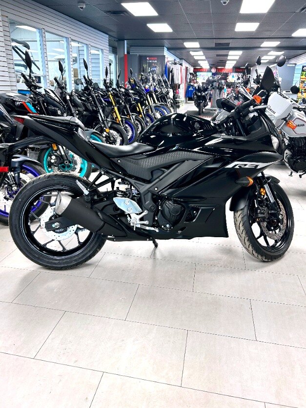2025 YAMAHA YZF-R3 | M25-105P 106 141P 142P | Powersports Dealer in ...